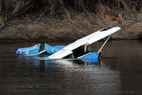 Hatchet Plane Crash In Lake