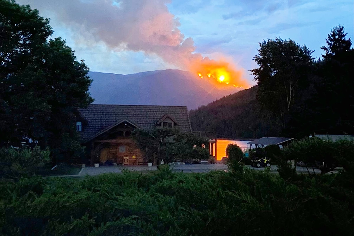 Shuswap Wildfire Reaches 210 Hectares Evacuation Alerts Remain In