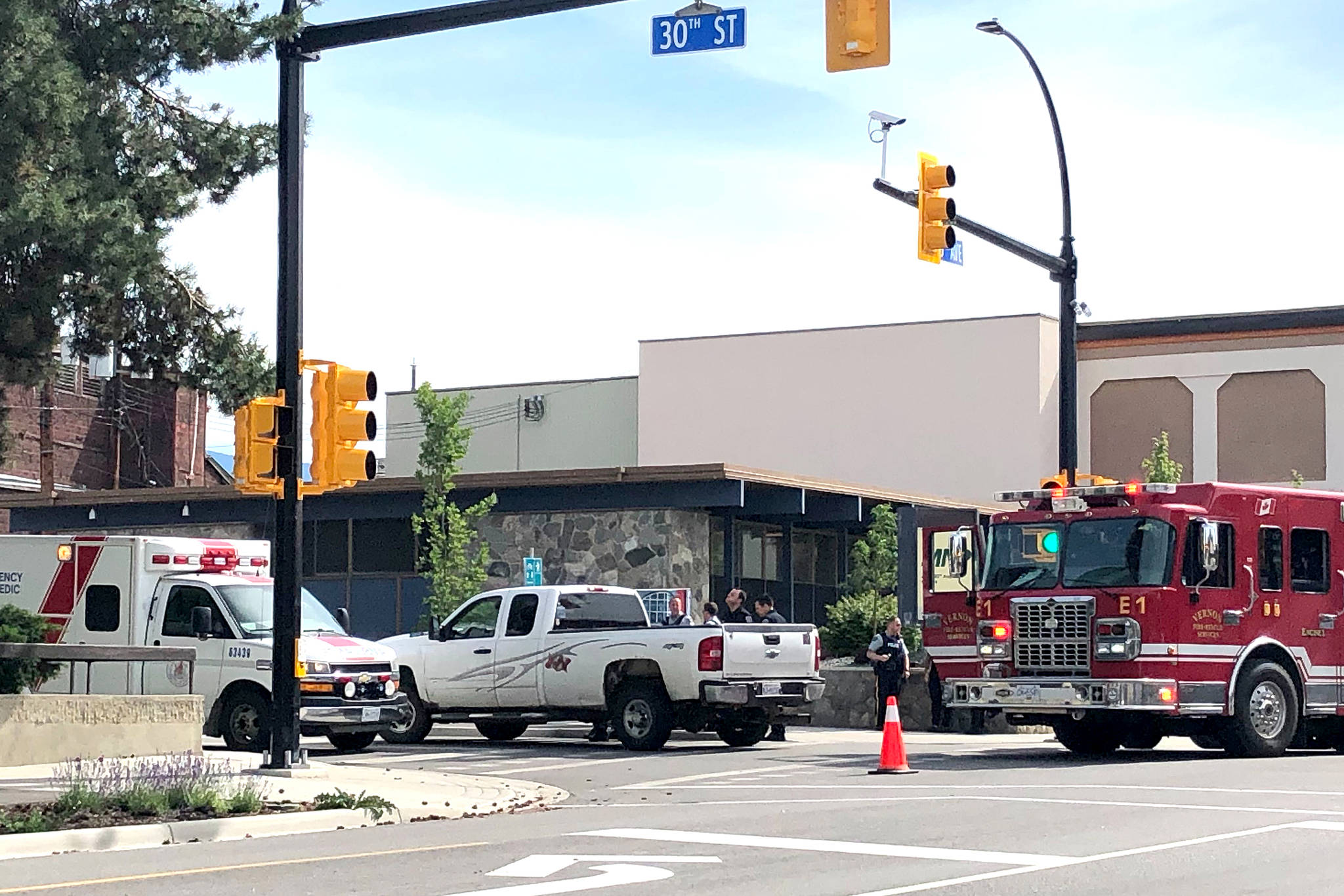 Pedestrian hit in front of Okanagan RCMP detachment - Kelowna Capital News