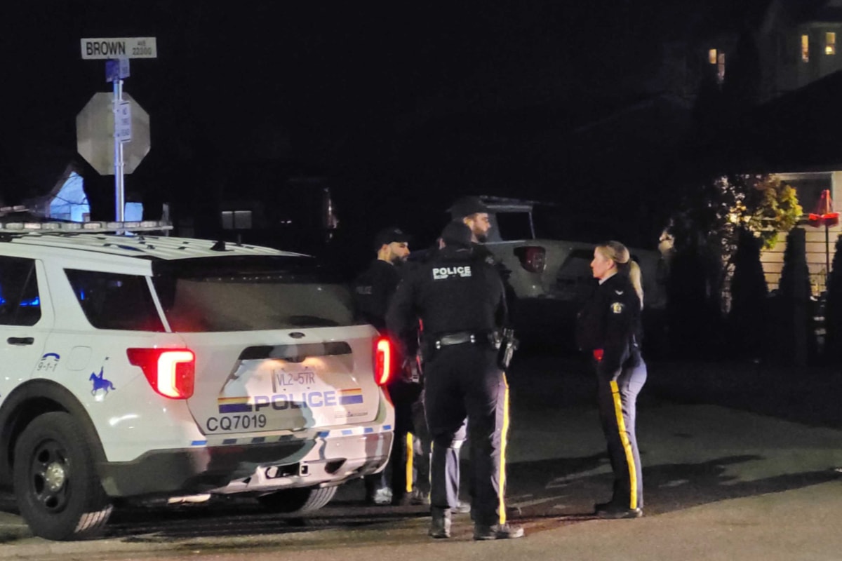 Police tactical team deployed to standoff in Maple Ridge - Maple Ridge ... Police tactical team deployed to standoff in Maple Ridge - Maple Ridge ...