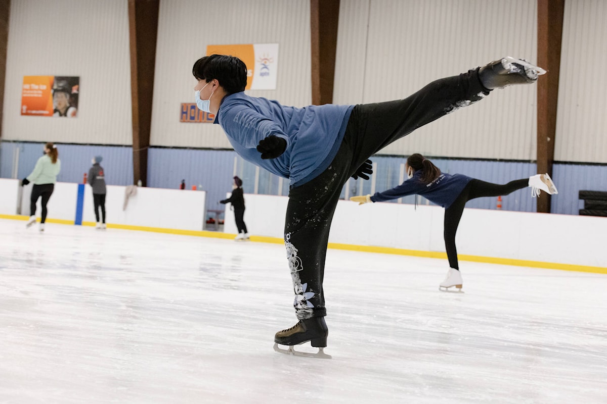 15-year-old figure skater sets off to Winnipeg for a year of training ... 15-year-old figure skater sets off to Winnipeg for a year of training ...