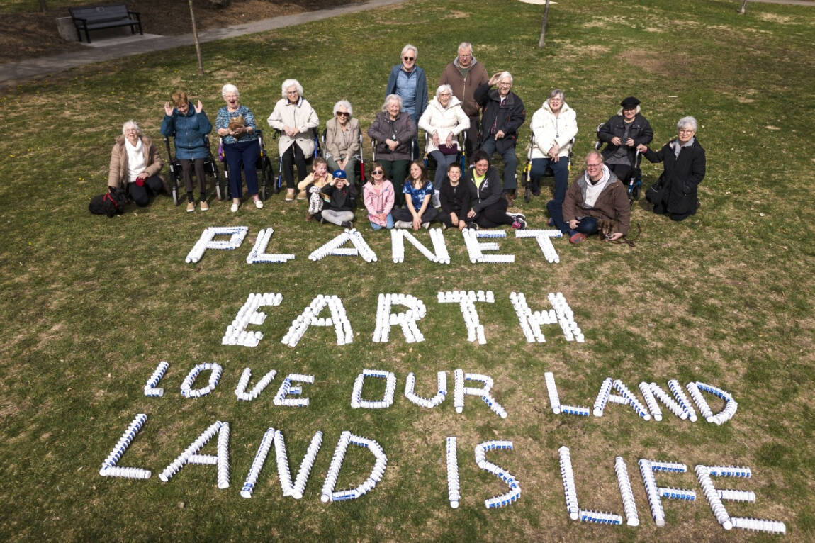 Letter: Seniors, students team up to save the planet one single use ...