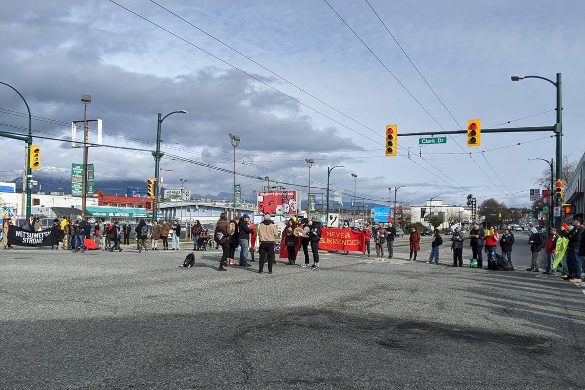 Six Wetsuweten Supporters Arrested During Blockade Of Vancouver Port Police Saanich News 7429