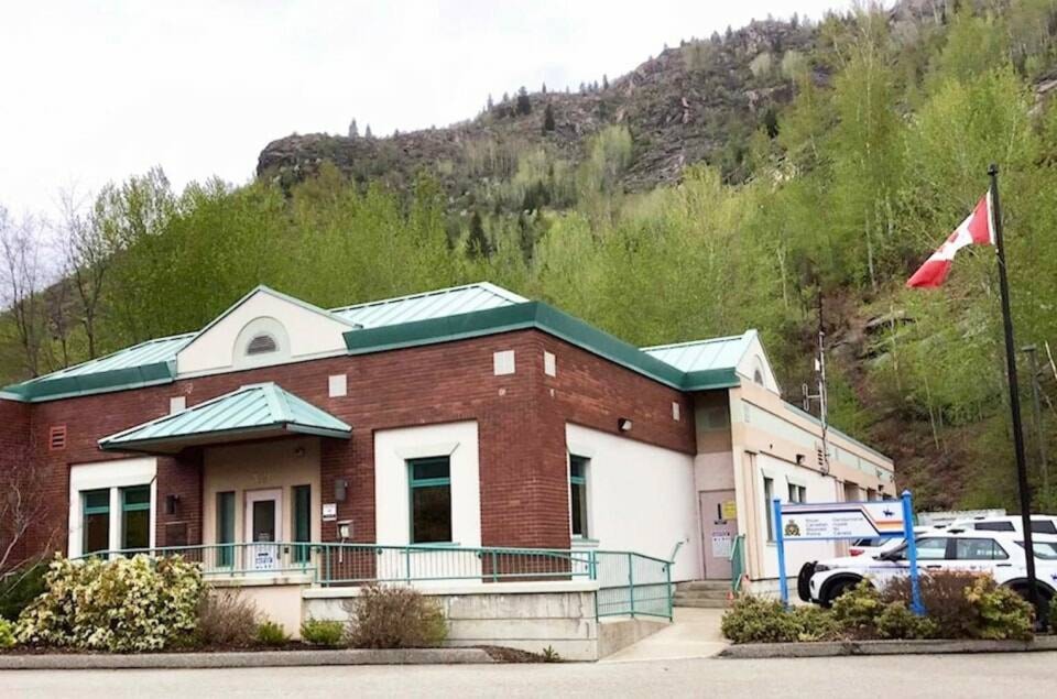 Trail Rcmp Report Prohibited Drivers Rossland Crash Trail Times 8524