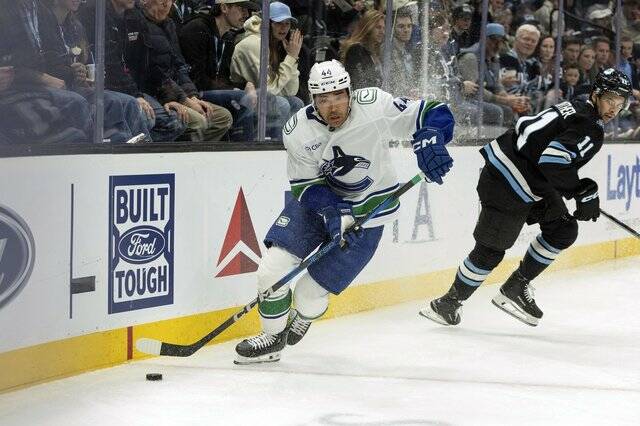 Guenther’s late power-play goal lifts Utah HC past Canucks 2-1 - Cranbrook Daily Townsman