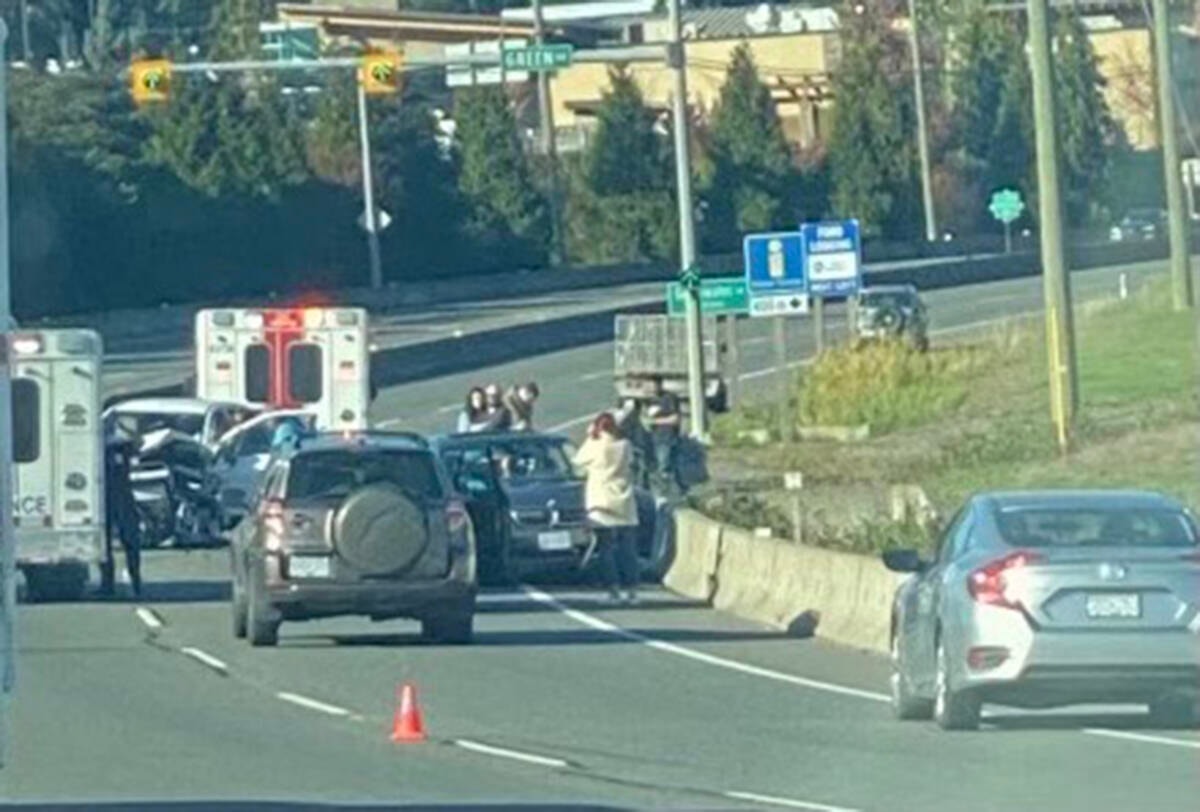 Man flees scene after car jumps median, crashes into oncoming vehicle ... Man flees scene after car jumps median, crashes into oncoming vehicle ...