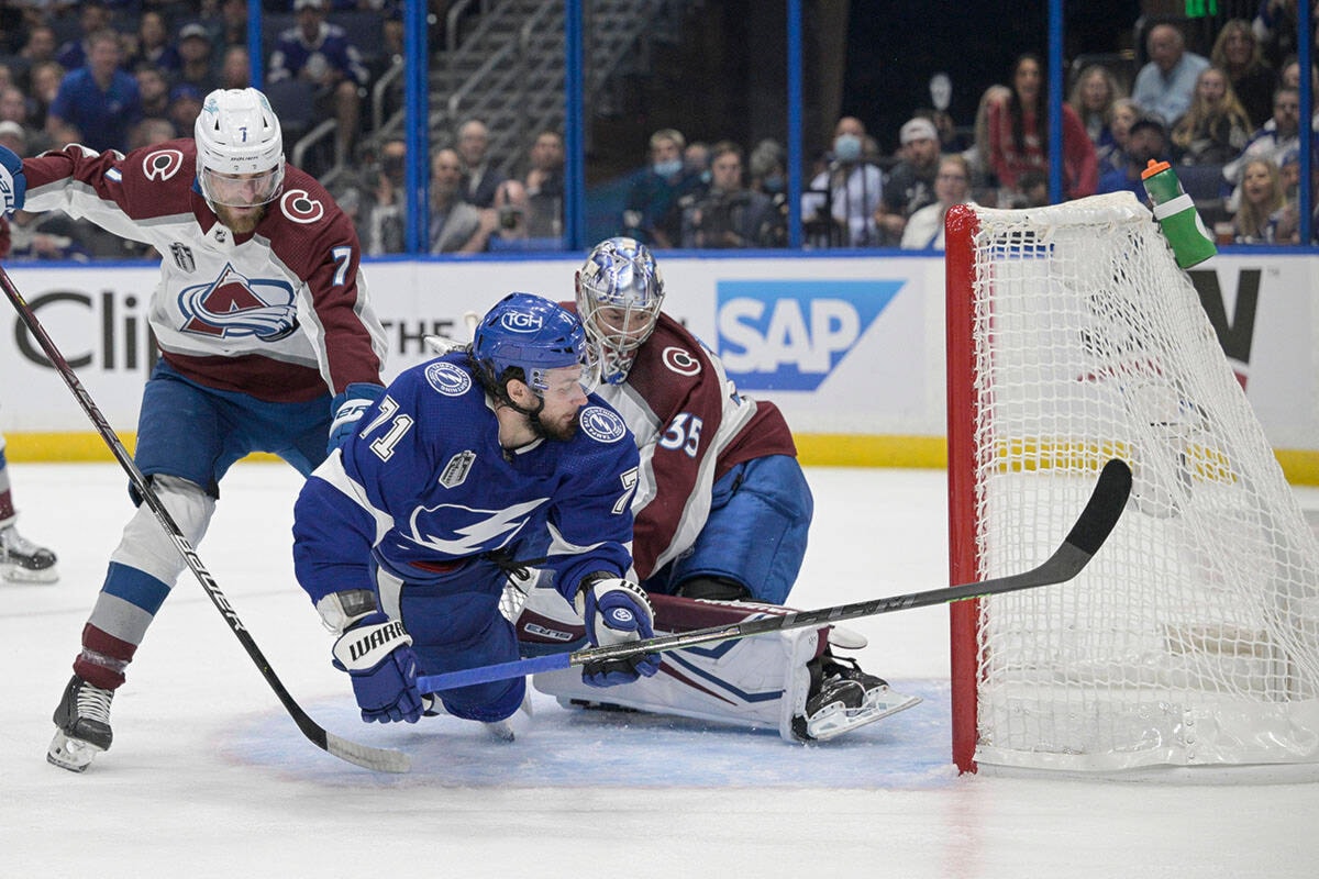 Lightning Bounce Back Beat Avalanche 6 2 In Game 3 Of Stanley Cup
