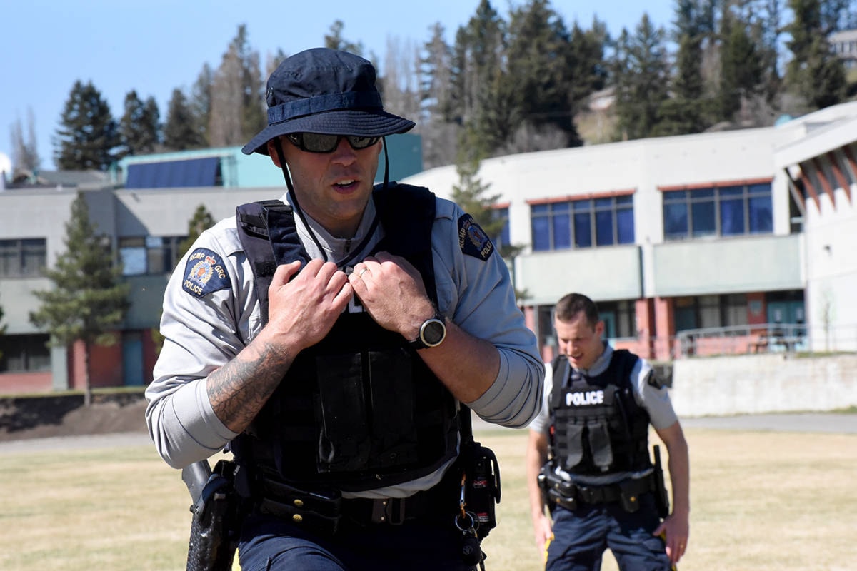 Williams Lake Officers Complete Hero Workout To Honour Fallen Rcmp Officer The Williams Lake 7011