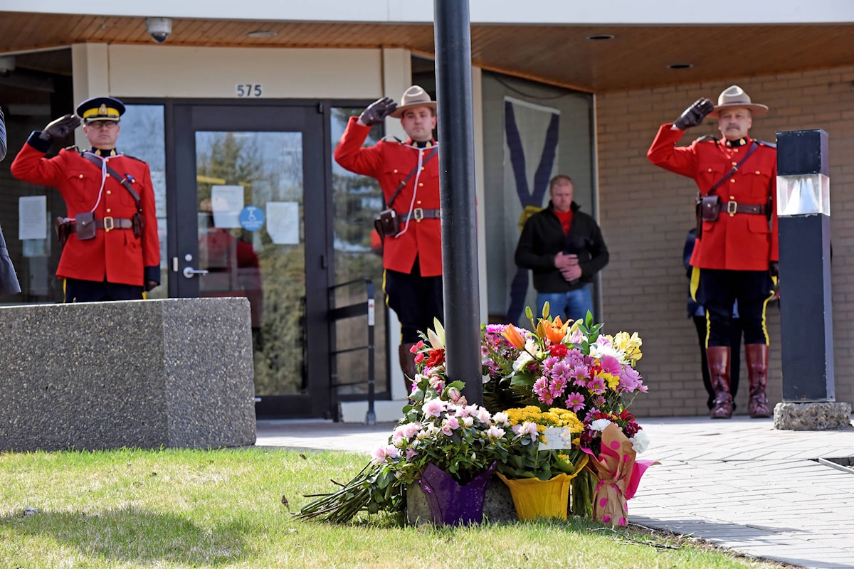 Williams Lake Rcmp Honour Nova Scotia Victims The Williams Lake Tribune 0458
